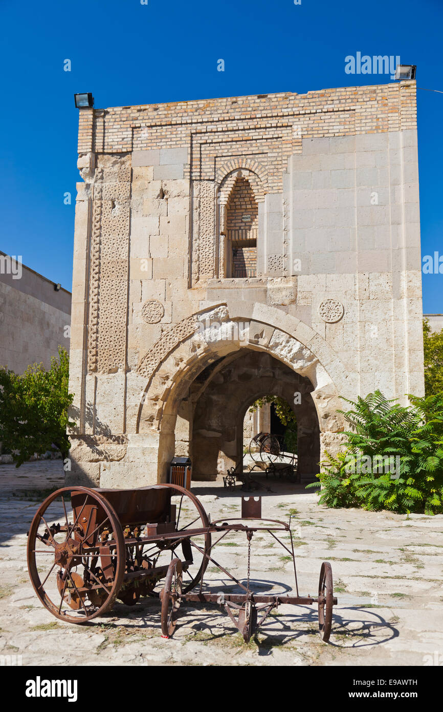 Caravanserai sultanhani turkey courtyard hi-res stock photography and ...