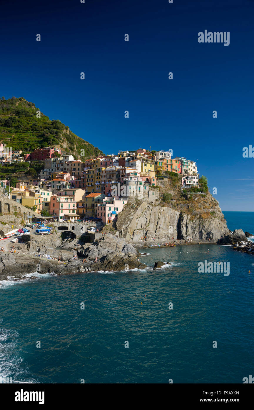 Village with colorful houses by the sea, Manarola, Cinque Terre, UNESCO ...