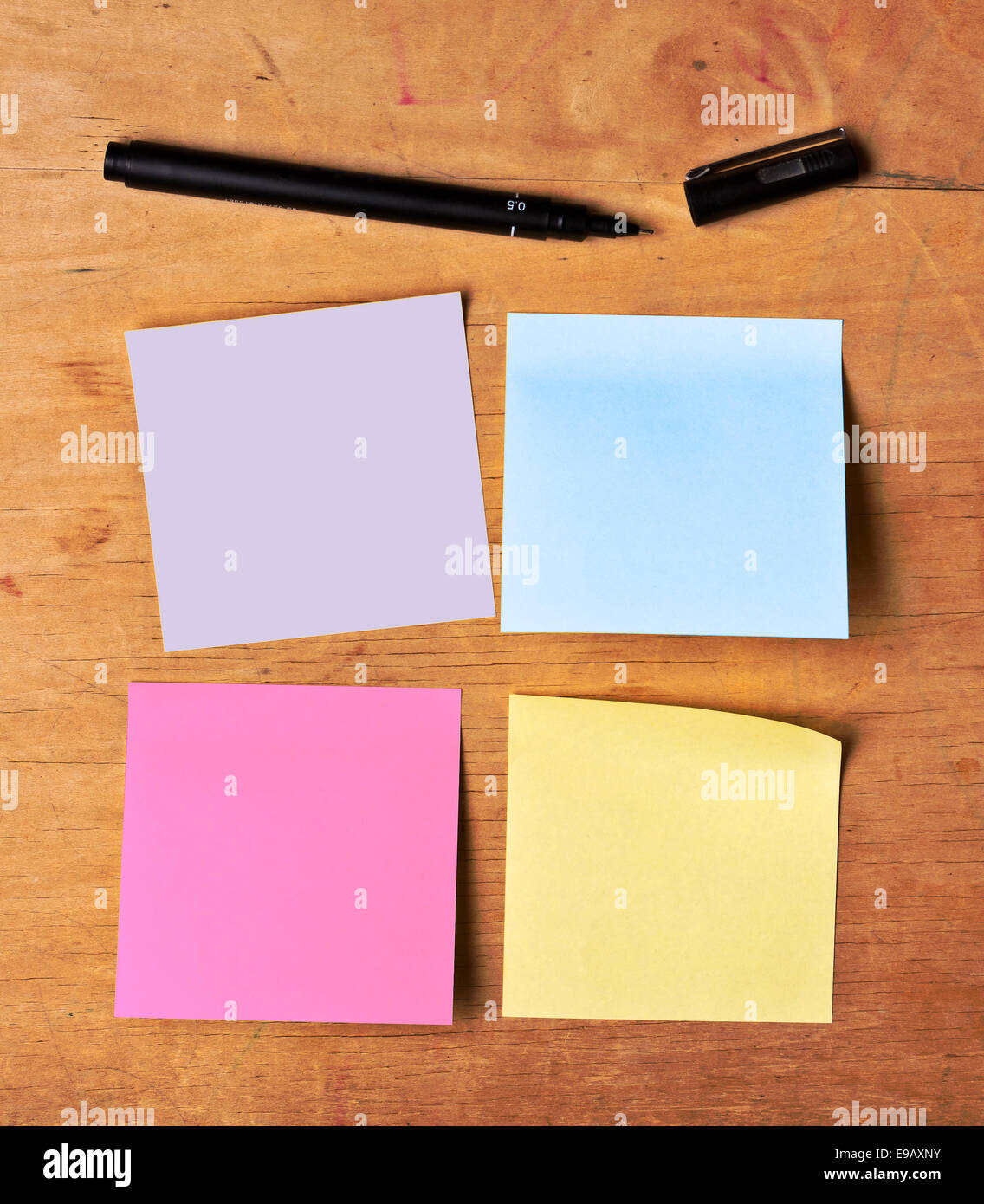 Empty sticky notes hi-res stock photography and images - Alamy