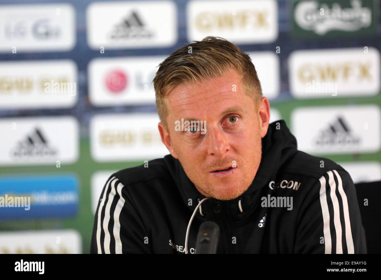 Leicester city fc manager hi-res stock photography and images - Alamy