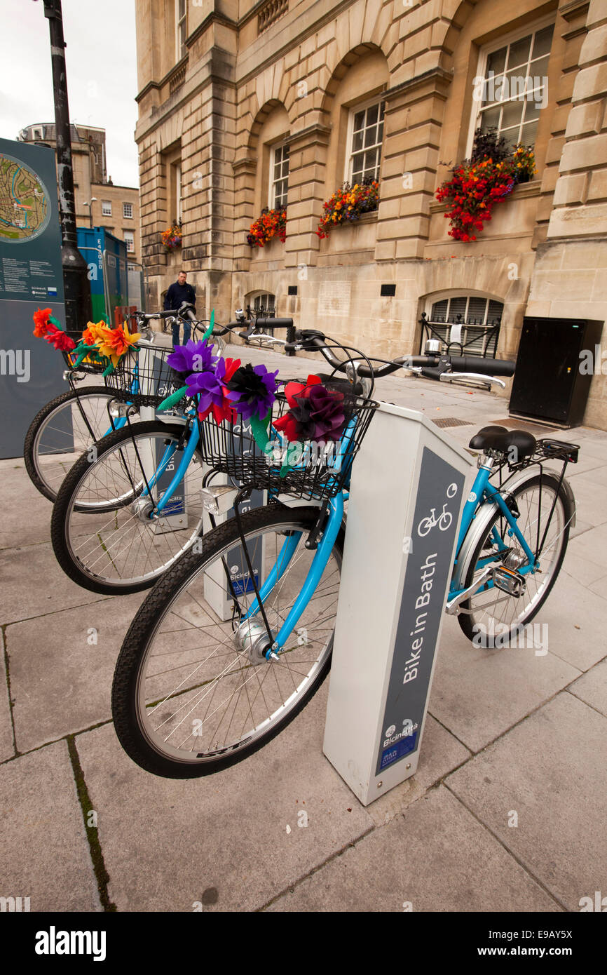 Rental cycle hi-res stock photography and images - Alamy