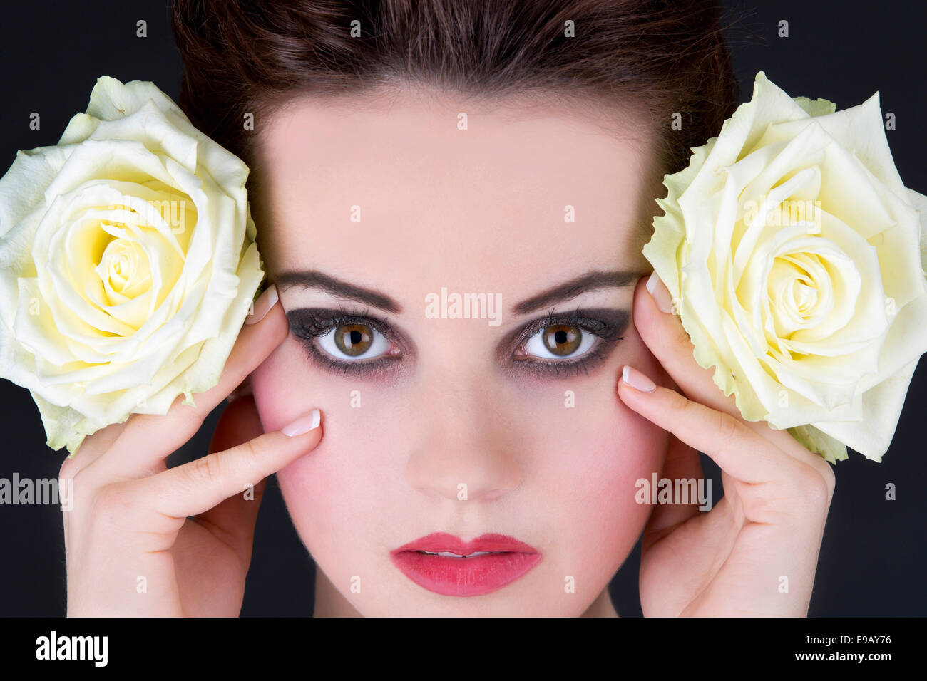 Young woman holding yellow flowers hi-res stock photography and images ...