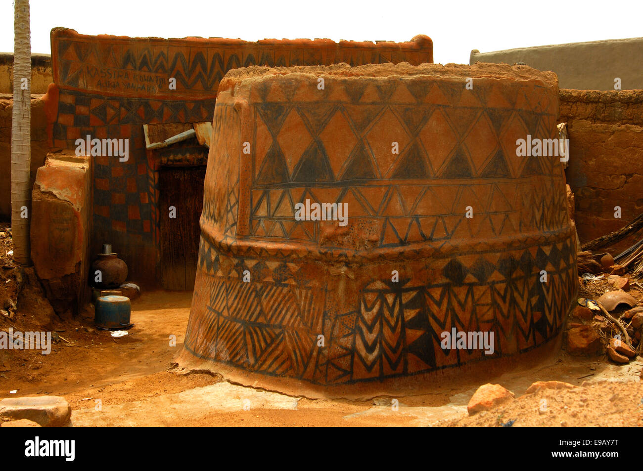 Tiebele hi-res stock photography and images - Alamy