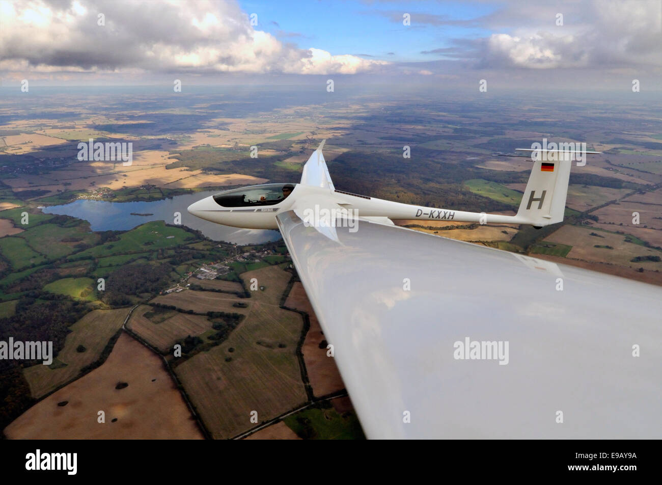 Glider or sailplane, type ASH 26 E, updrafts stretching to the horizon ...