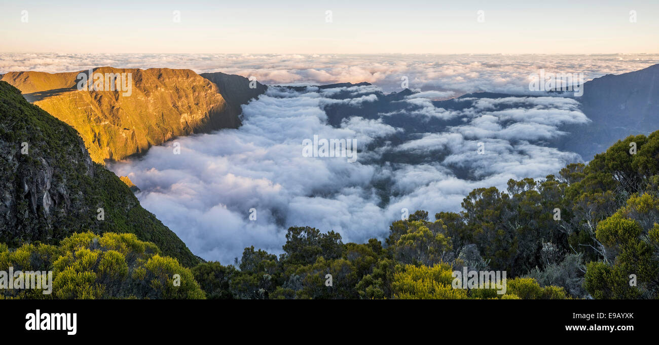 Cirque basin hi-res stock photography and images - Alamy