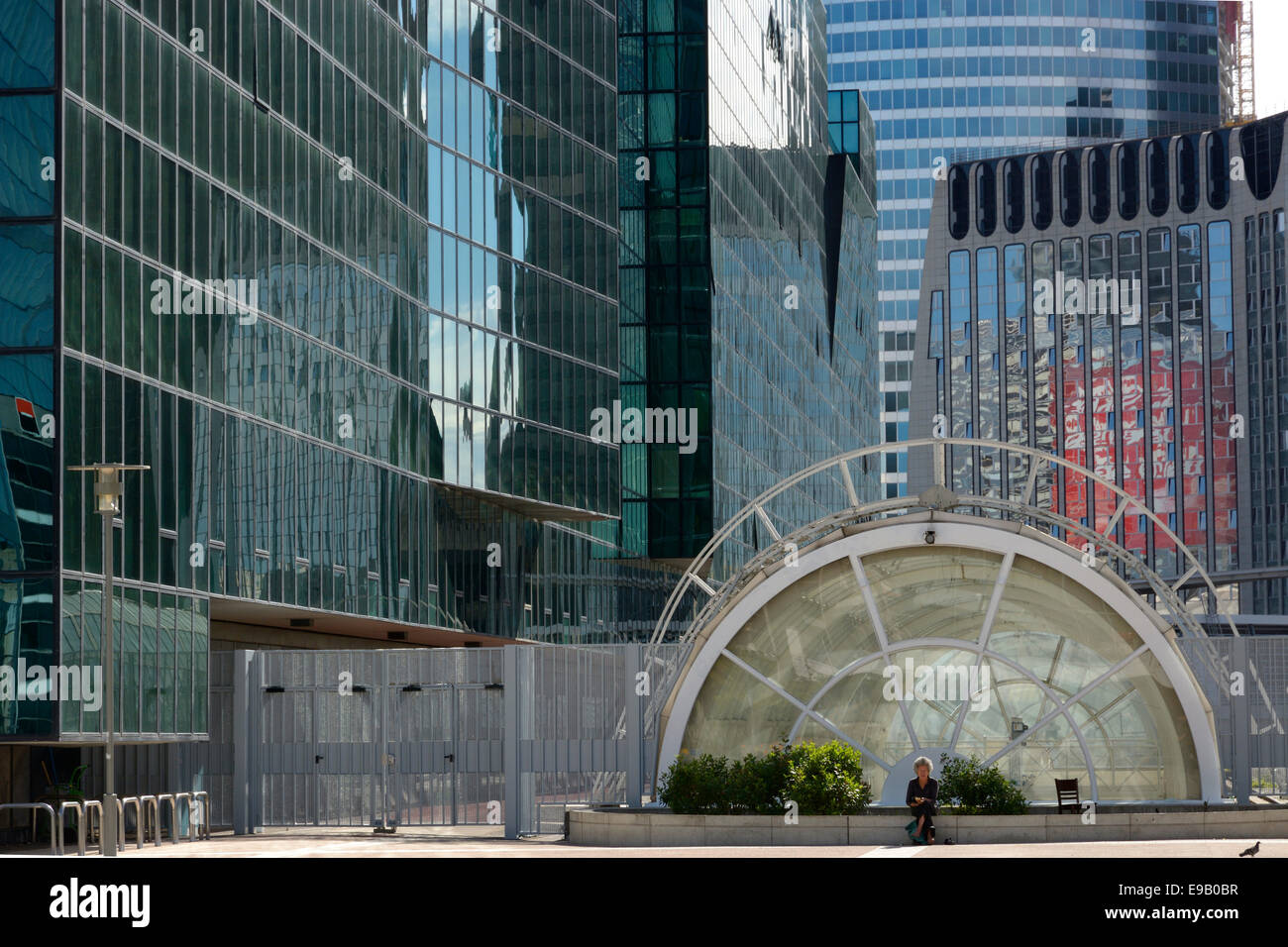 The buildings of la defense hi-res stock photography and images - Alamy
