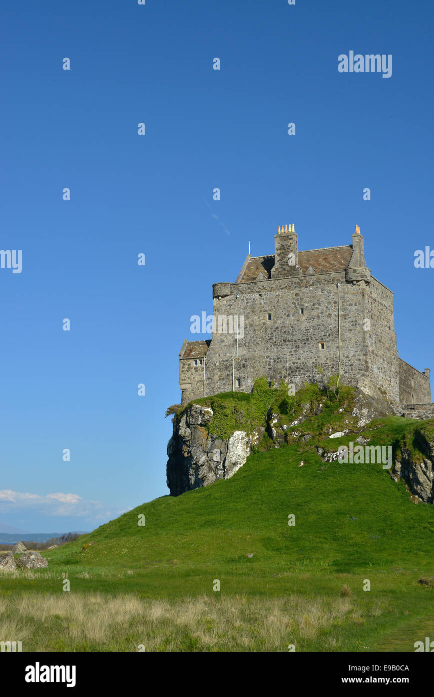 Duart Castle or Caisteal Dhubhairt, seat of the Clan MacLean, Isle of ...