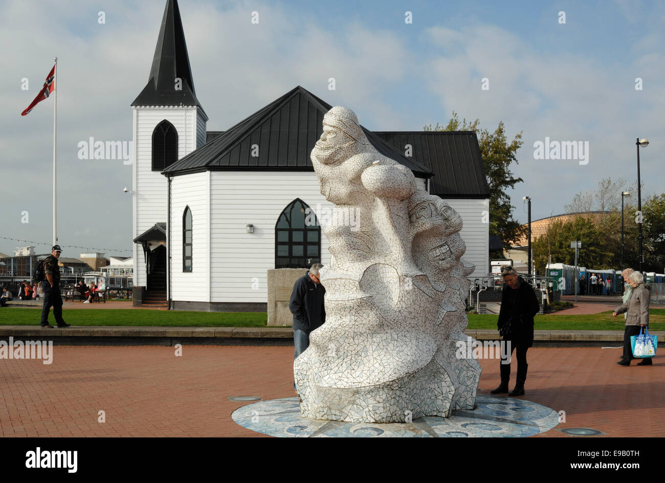 Captain Scott memorial, sculpture, in Cardiff, wales Stock Photo - Alamy