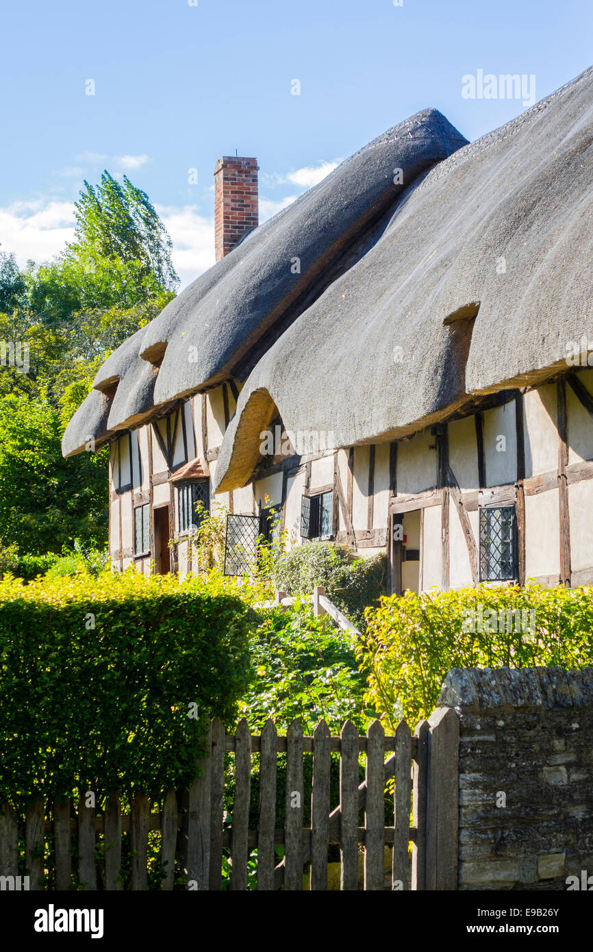 ann hathaways cottage Stock Photo - Alamy