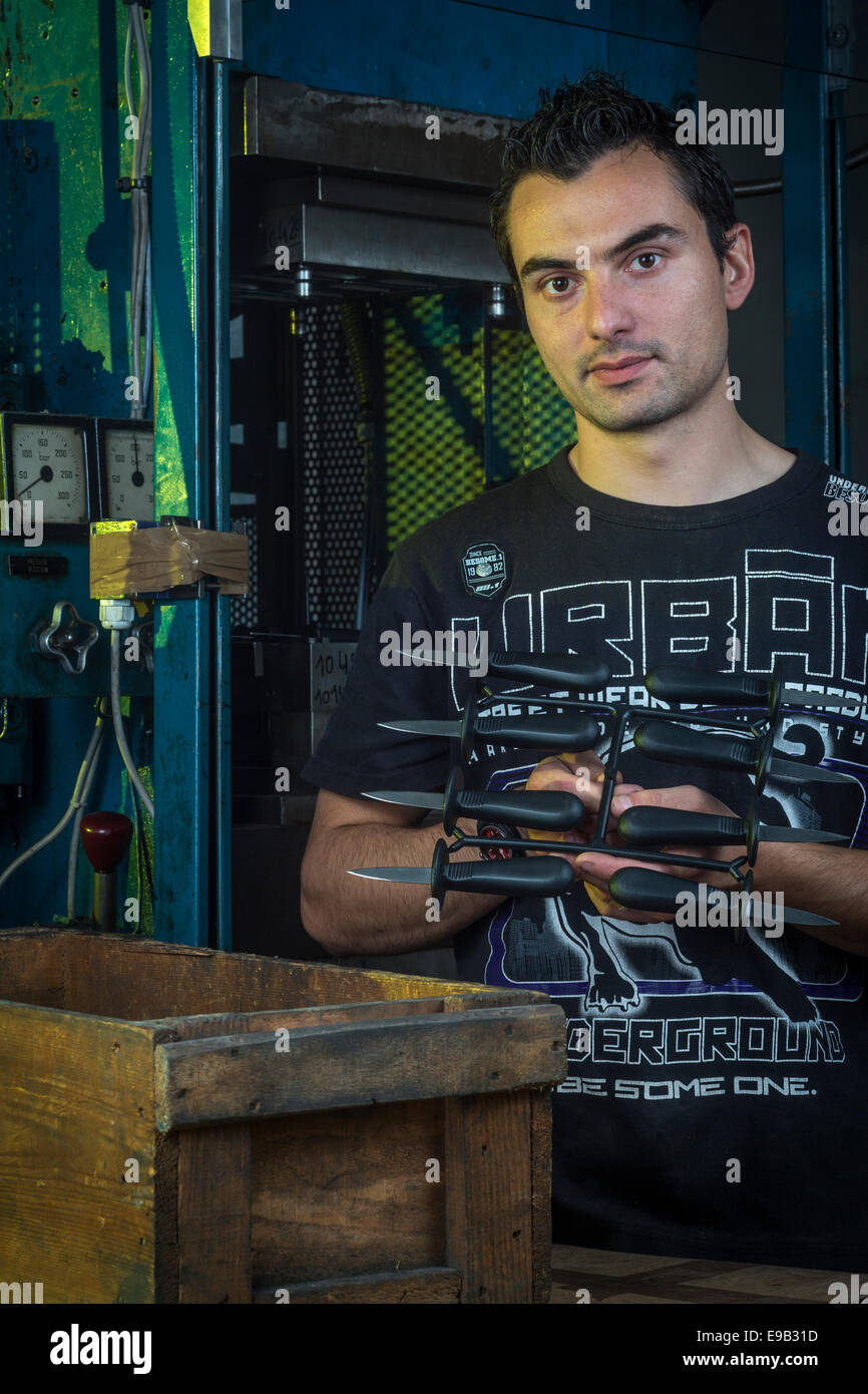 A cutler worker portrait in a Thiers cutlery works (France). Ouvrier ...