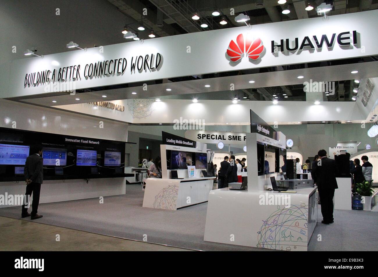 Huaweis booth hi-res stock photography and images - Alamy