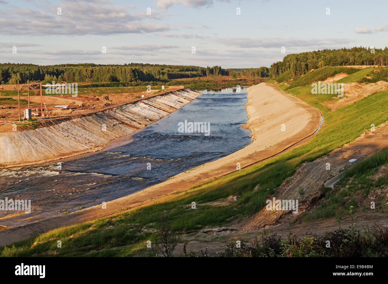 Construction of Vitebsk hydroelectric power station Stock Photo - Alamy