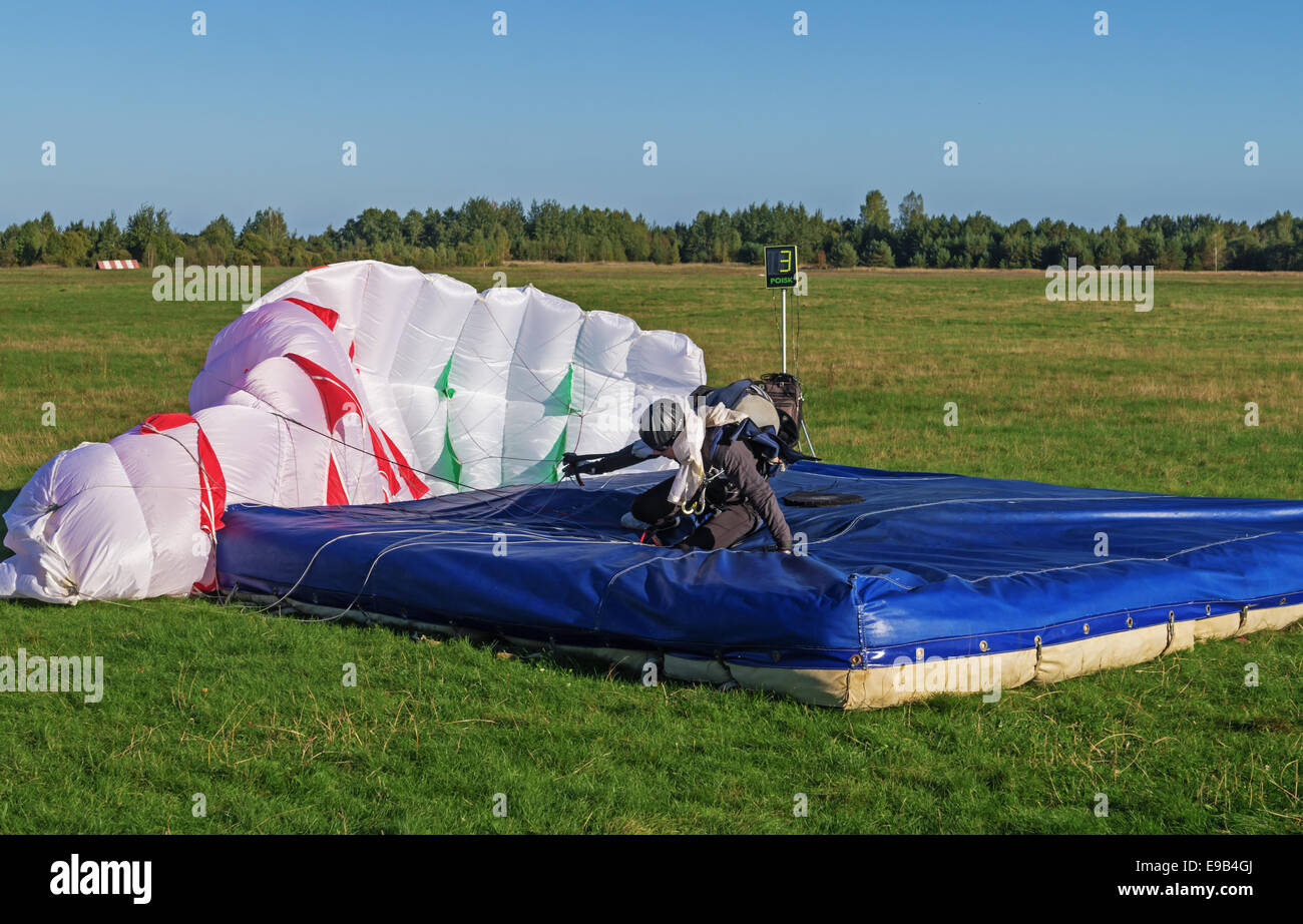 Girl under parachute hi-res stock photography and images - Alamy