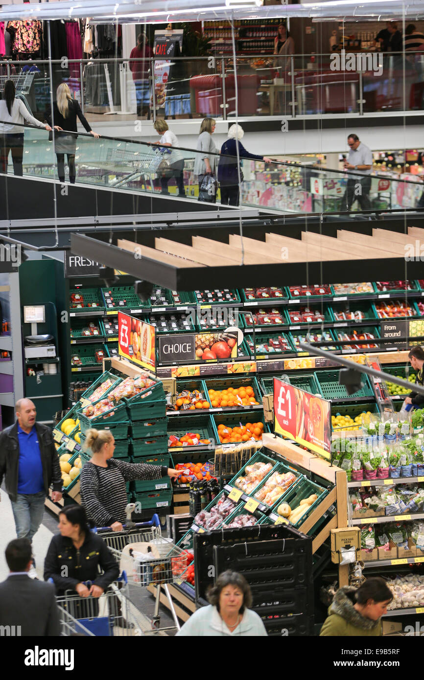 TESCO SUPERMARKET IN BAR HILL CAMBRIDGE Stock Photo - Alamy