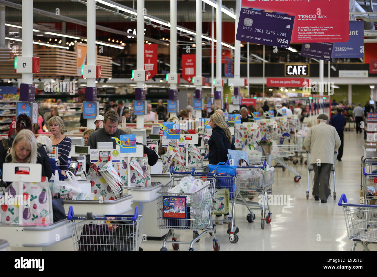 TESCO SUPERMARKET IN BAR HILL CAMBRIDGE Stock Photo - Alamy