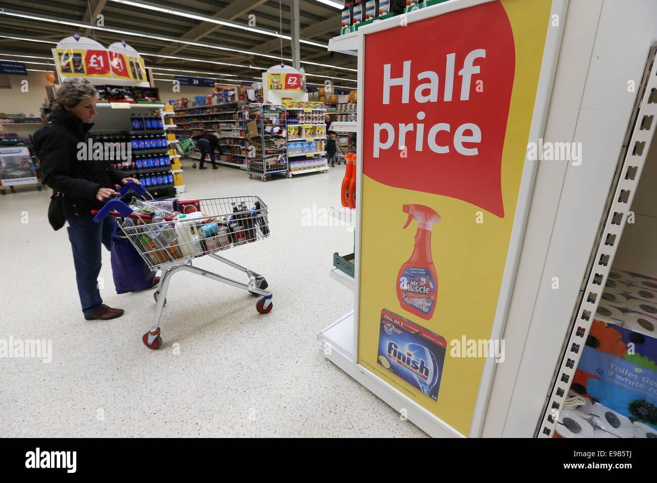 TESCO SUPERMARKET IN BAR HILL CAMBRIDGE Stock Photo - Alamy