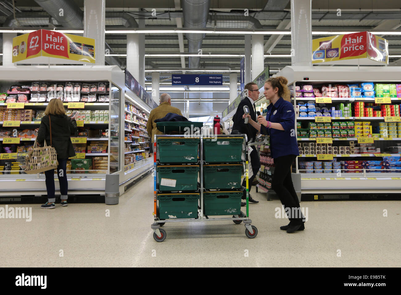 TESCO SUPERMARKET IN BAR HILL CAMBRIDGE Stock Photo - Alamy