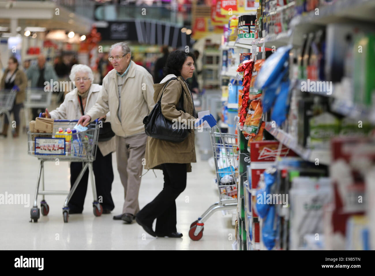 TESCO SUPERMARKET IN BAR HILL CAMBRIDGE Stock Photo - Alamy