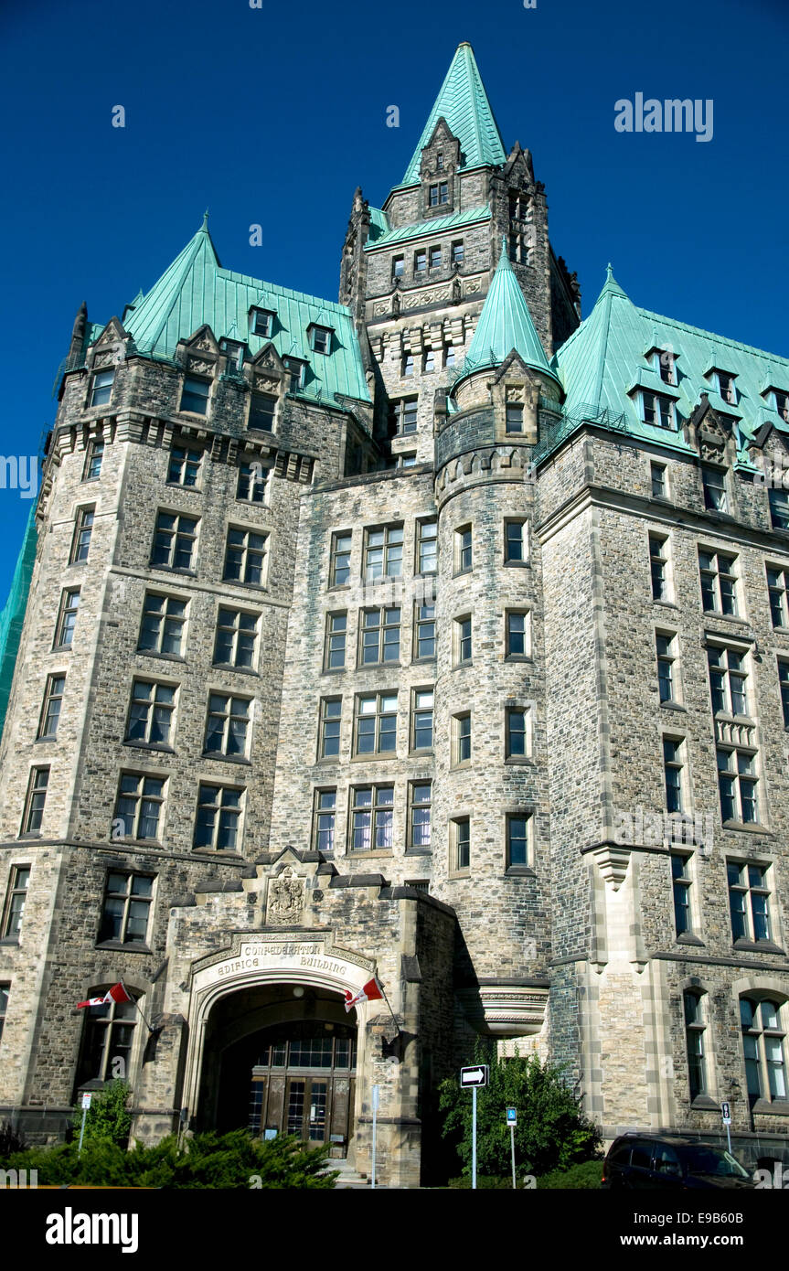 Ottowa parliament hill hi-res stock photography and images - Alamy
