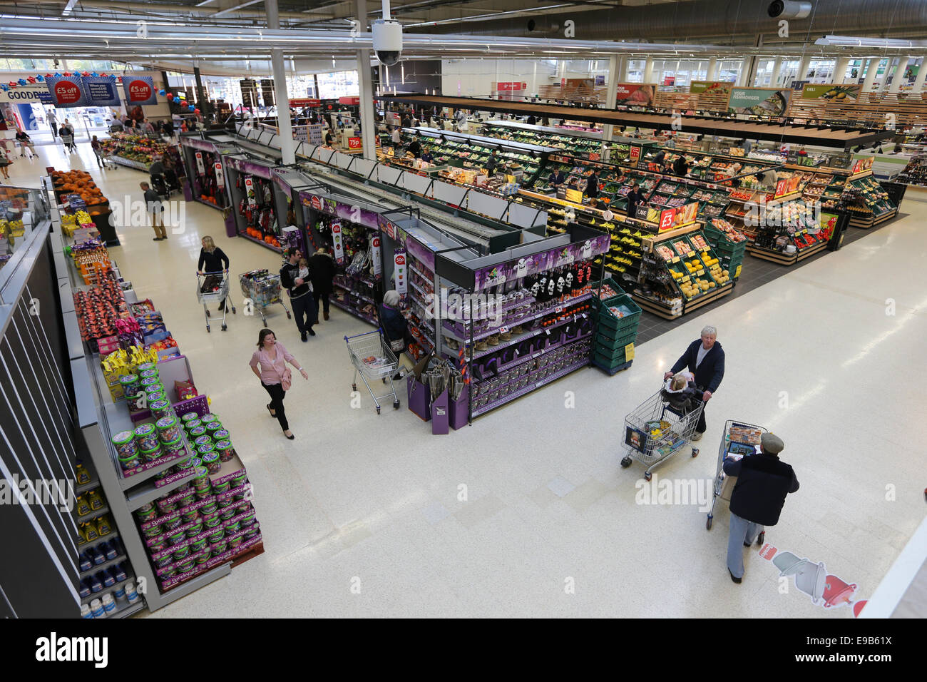 TESCO SUPERMARKET IN BAR HILL CAMBRIDGE Stock Photo - Alamy
