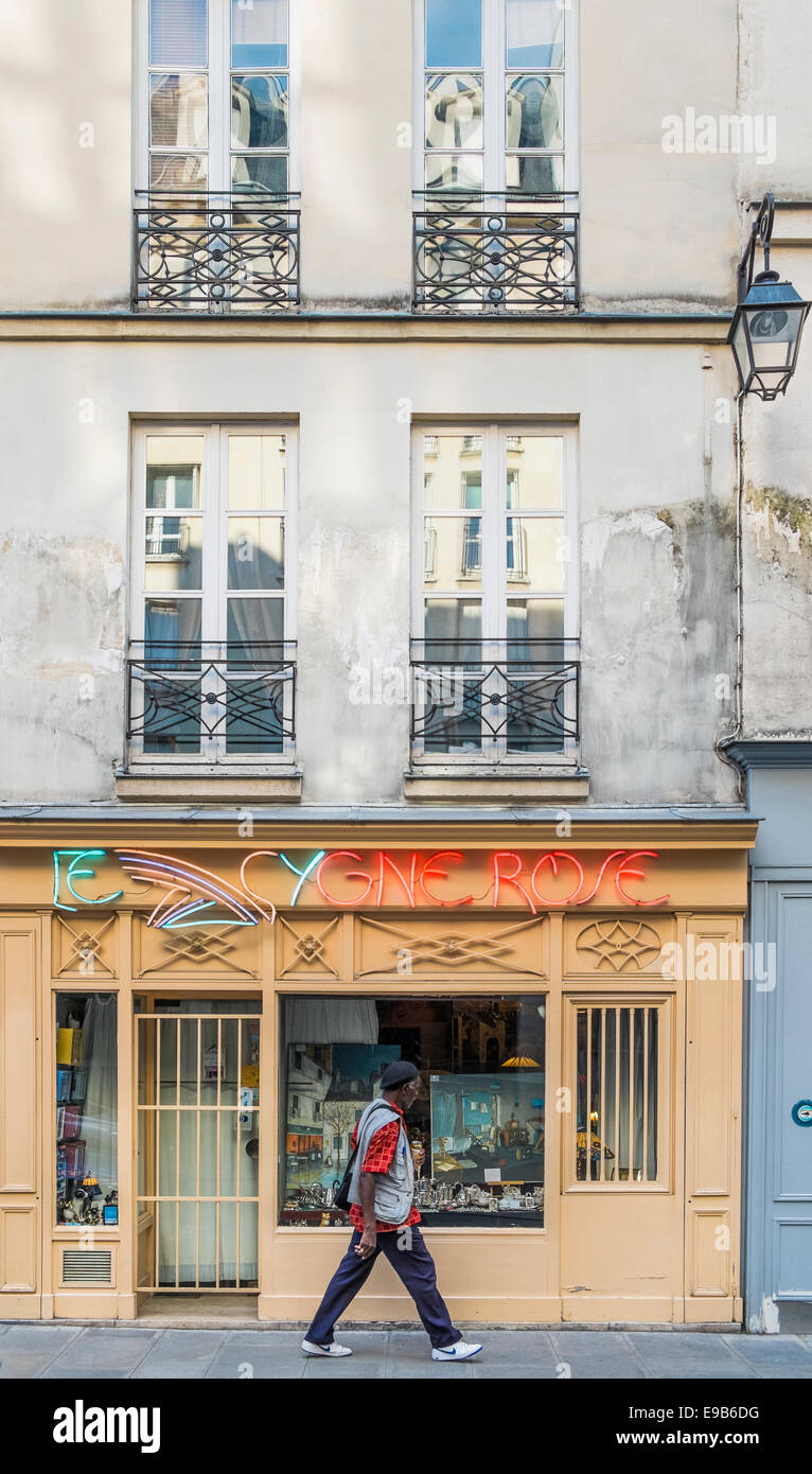 Paris rue saint paul hi-res stock photography and images - Alamy