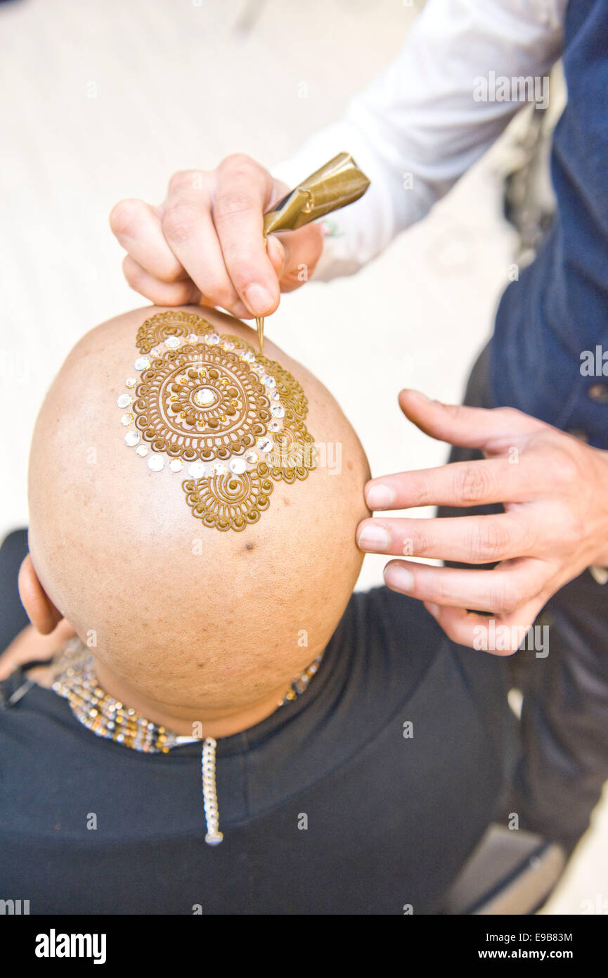 Henna crown hi-res stock photography and images - Alamy