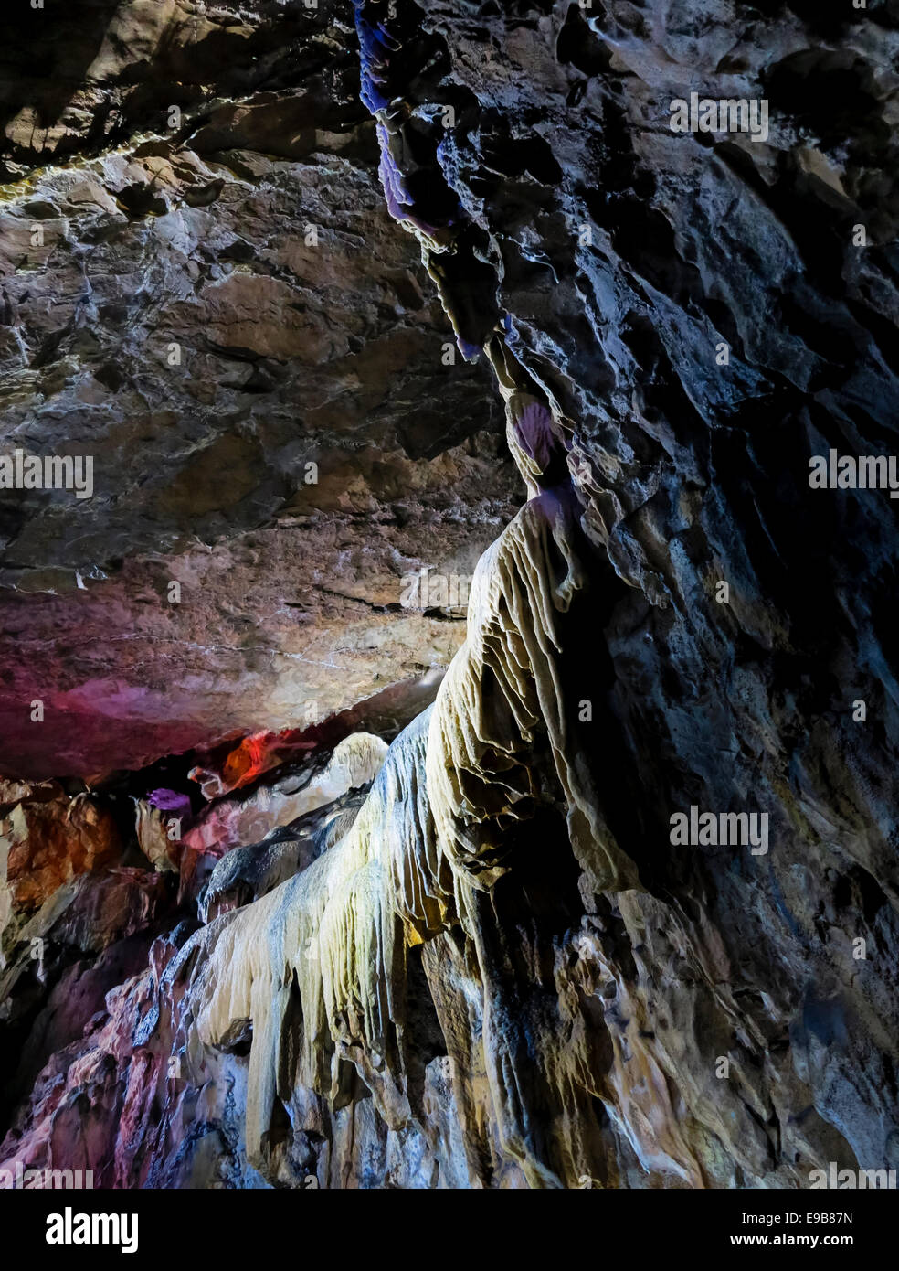 Interior of Poole's Cavern in Buxton in the Peak District Derbyshire ...