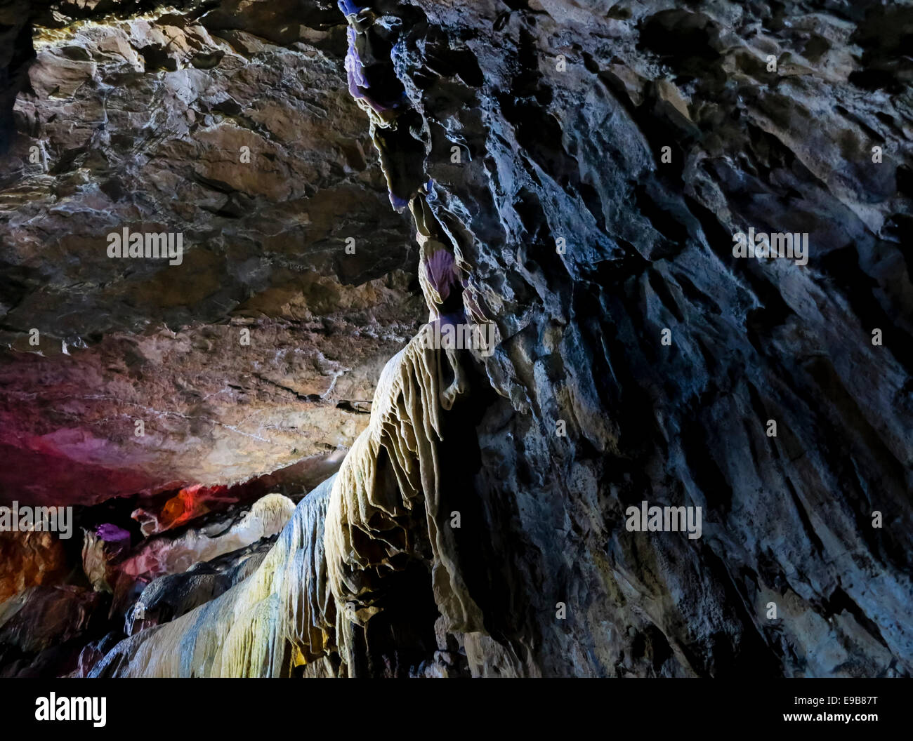 Interior of Poole's Cavern in Buxton in the Peak District Derbyshire ...