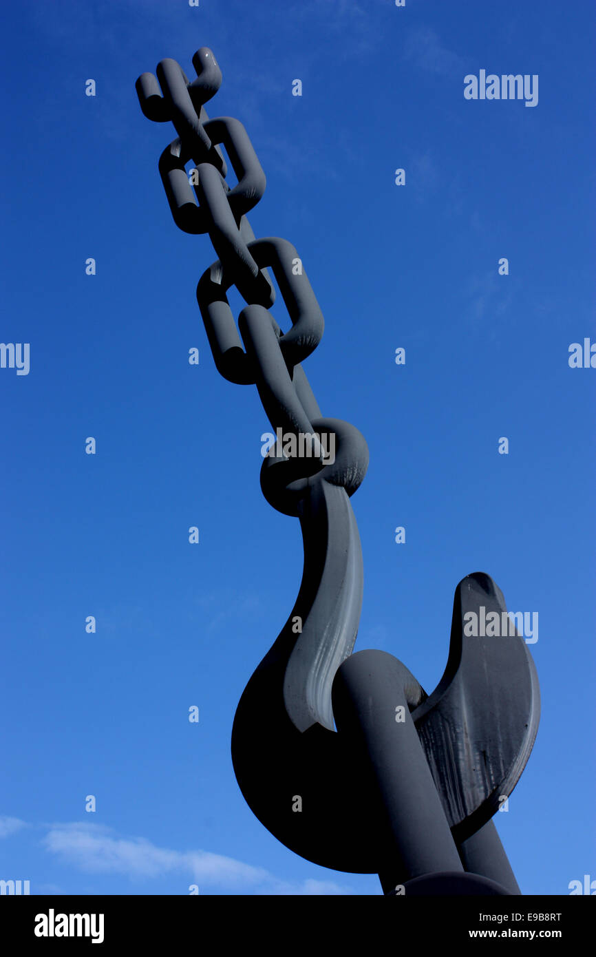 Anchor chain statue in Salford Quays Stock Photo - Alamy
