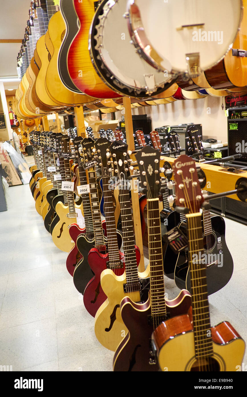 Musical instrument specialist hi-res stock photography and images - Alamy