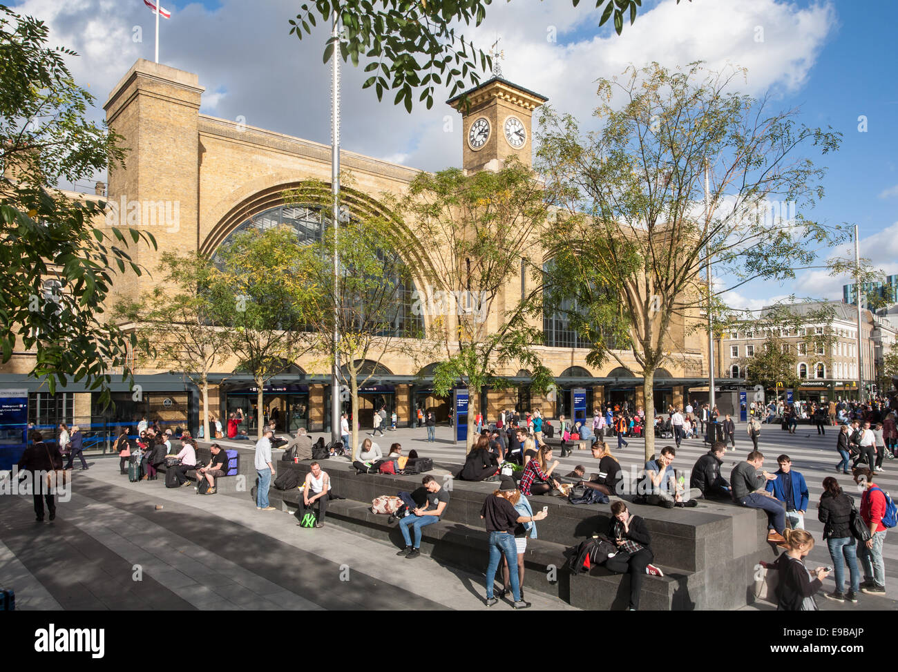 Kings cross station forecourt hi-res stock photography and images - Alamy