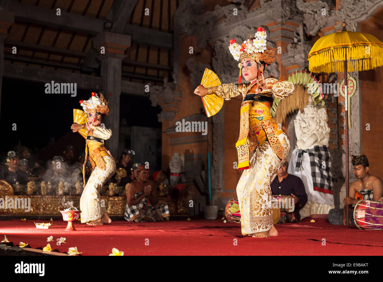 Ubud palace hi-res stock photography and images - Alamy