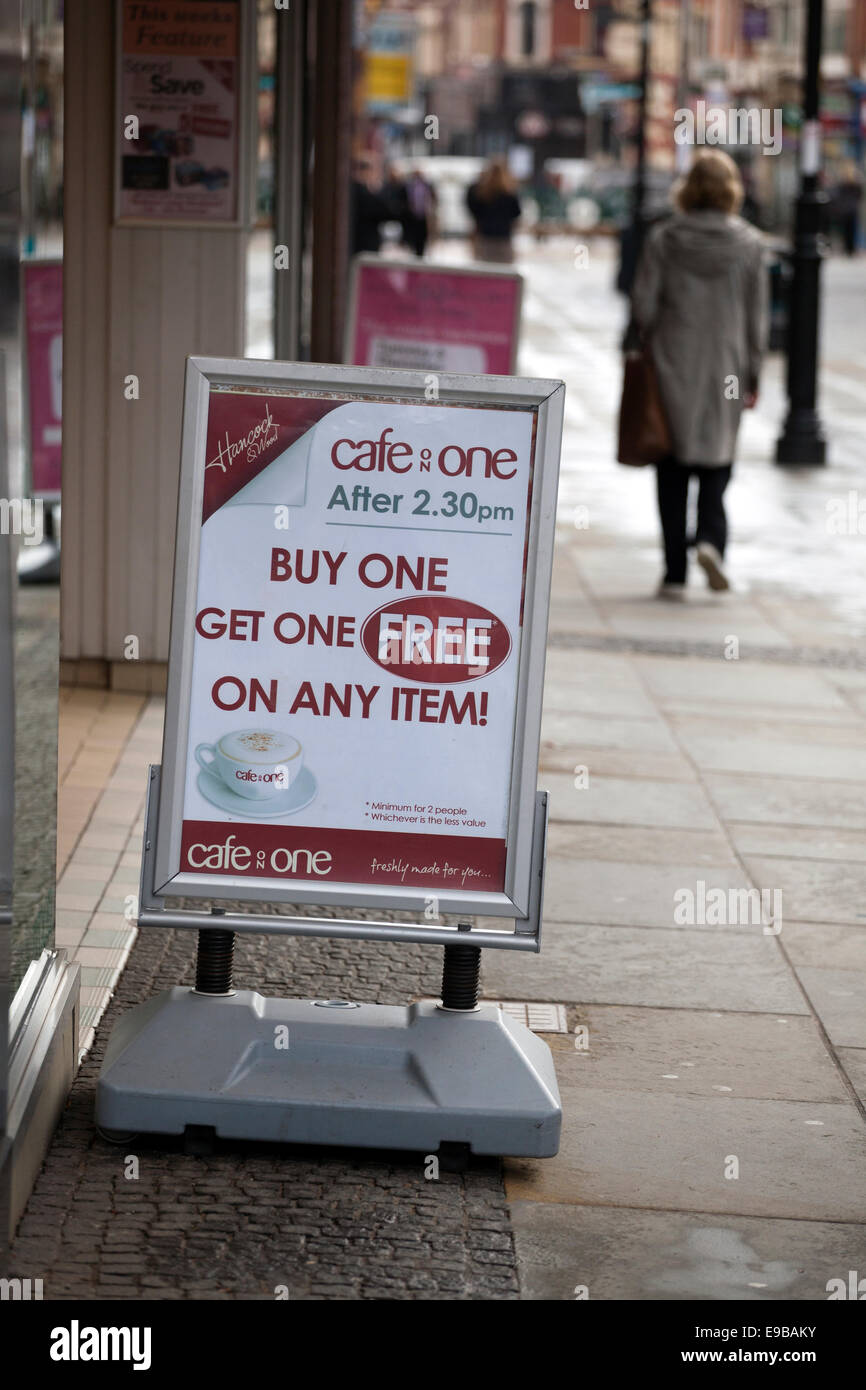 Buy one get one free supermarket uk hi-res stock photography and images ...