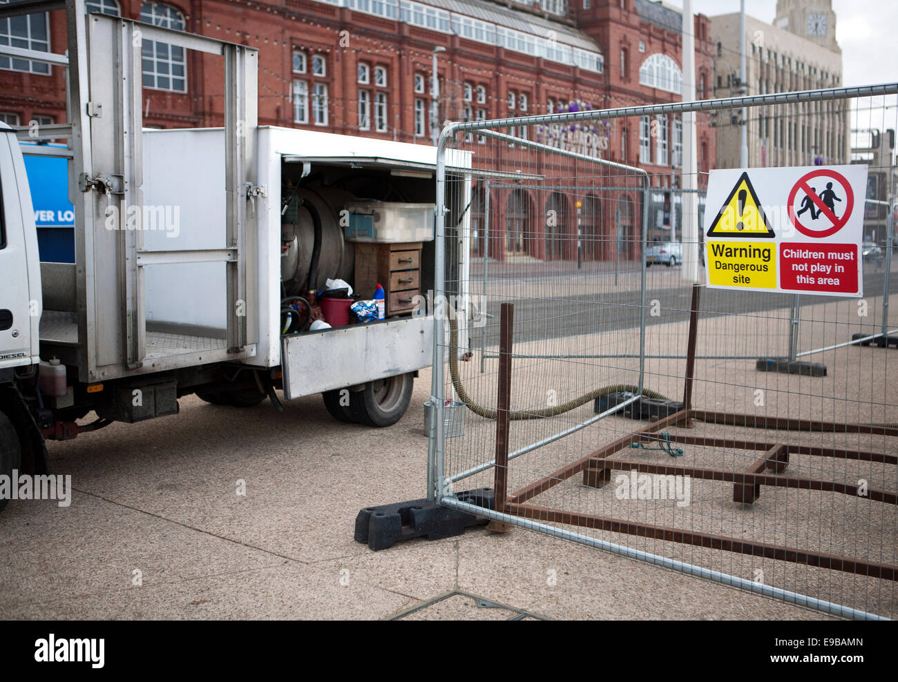 Dangerous Site Vehicle and restricted area in Warrington High Street ...