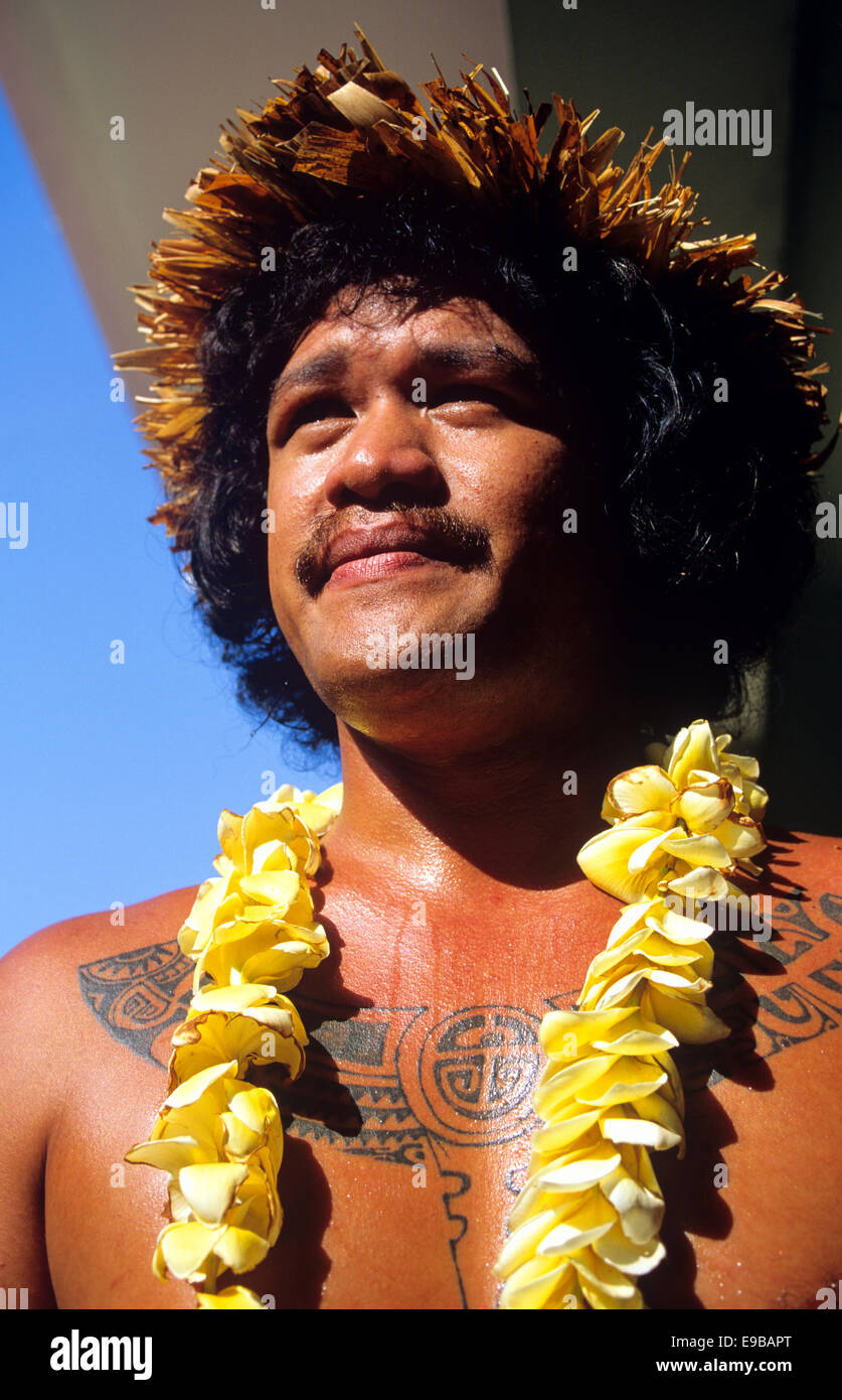 Traditional tahitian costume hi-res stock photography and images - Alamy