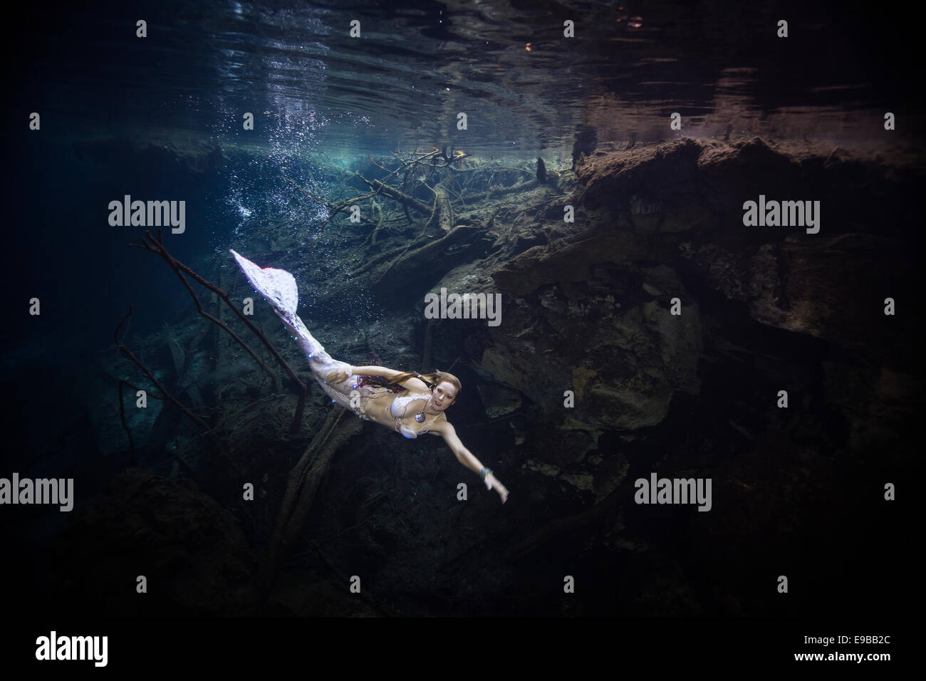 Woman swim underwater hi-res stock photography and images - Alamy