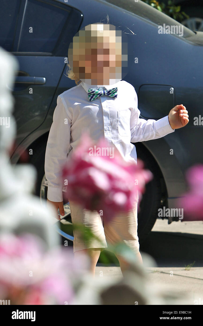 Gwen Stefani with her family and their pet Pomeranian dog called Chewy ...