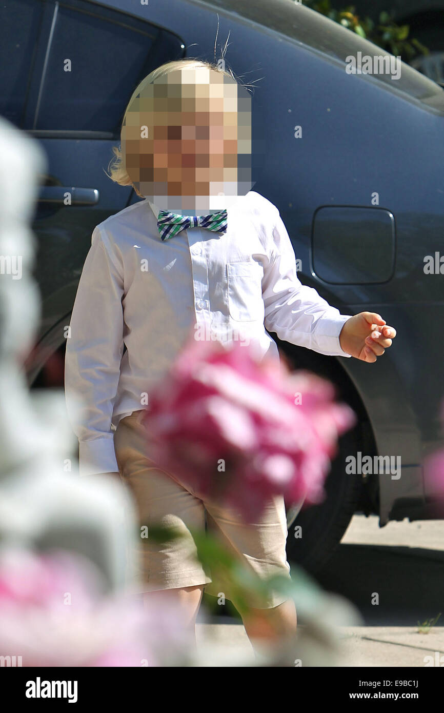 Gwen Stefani with her family and their pet Pomeranian dog called Chewy ...