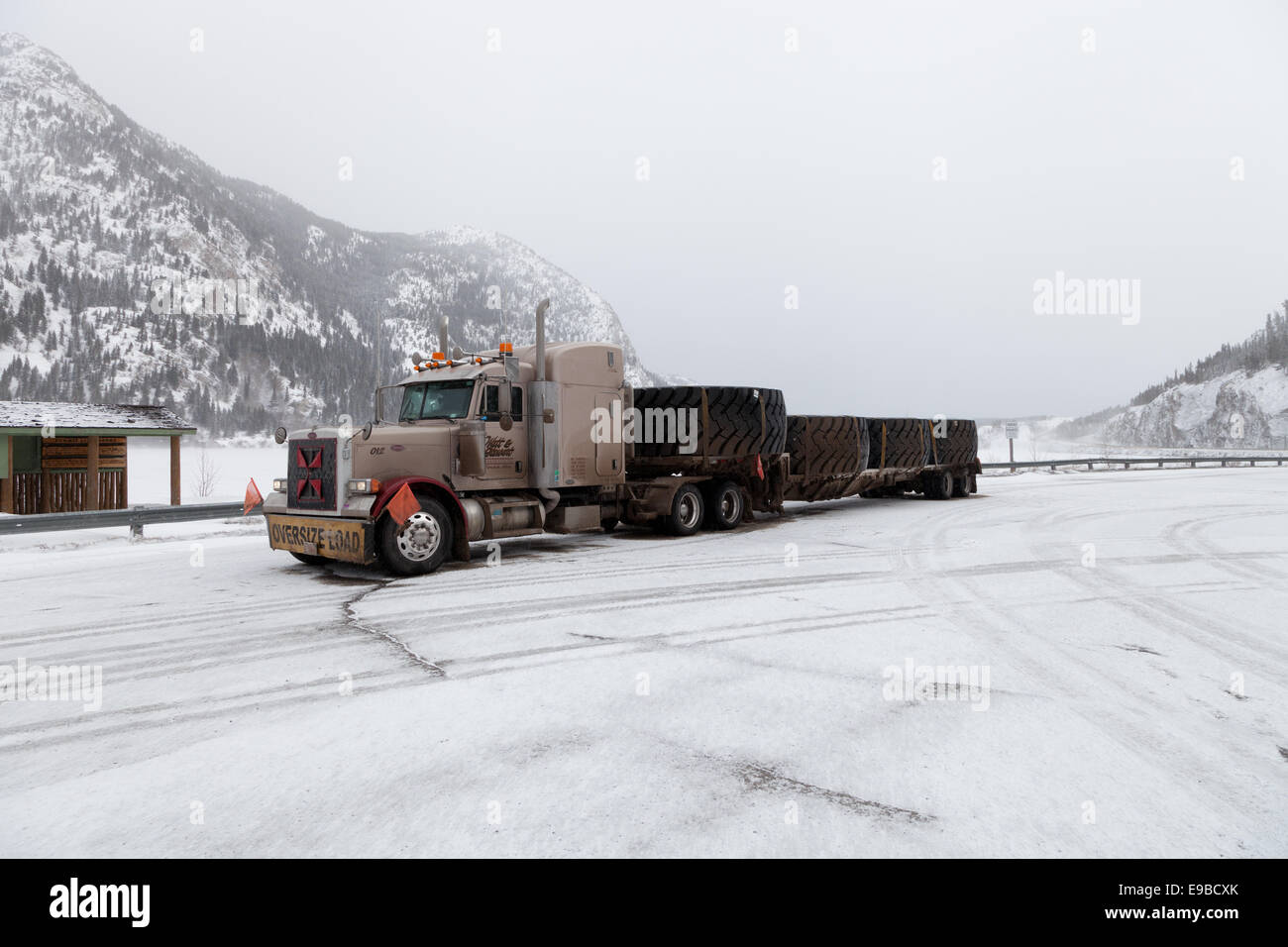 Oversize peterbilt High Resolution Stock Photography and Images - Alamy