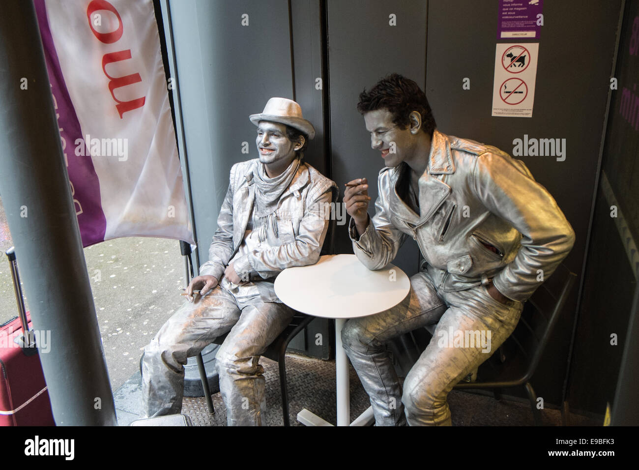Stand still,motionless, street artists / performers having a rest and ...