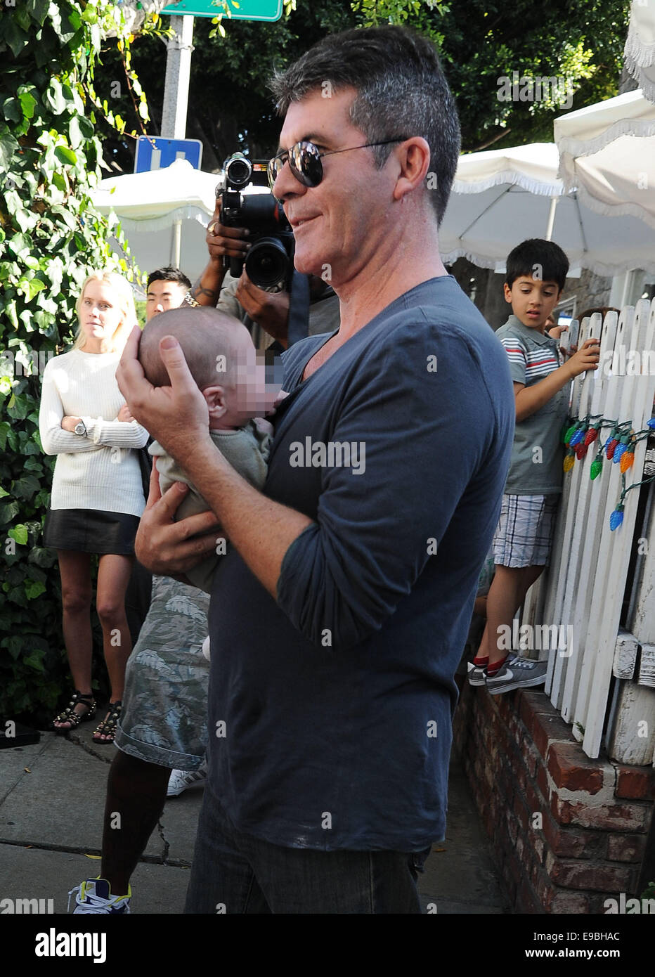 Simon Cowell and Lauren Silverman leave The Ivy with their baby son ...