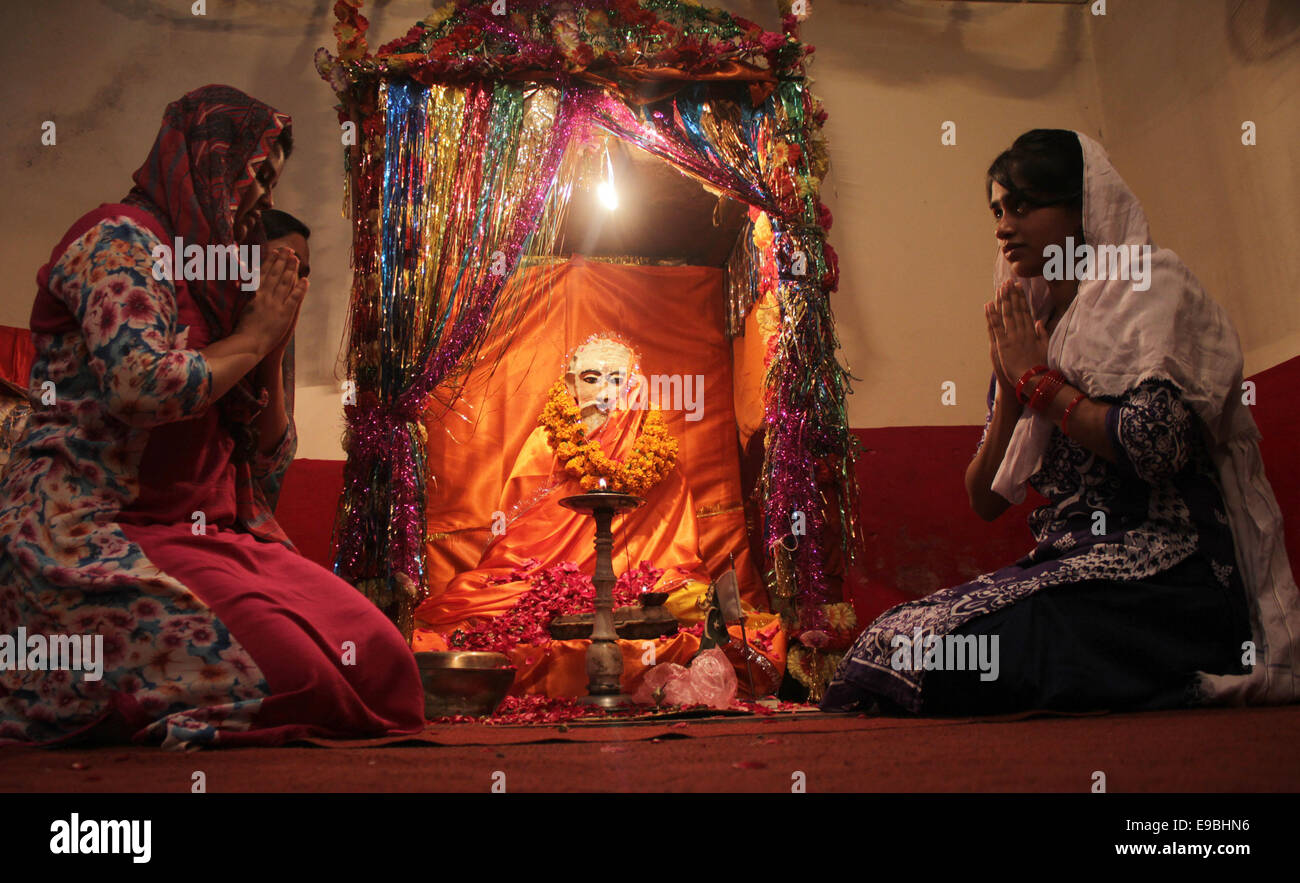 Lahore, Pakistan. 23rd Oct, 2014. Pakistan's minority Hindus community ...