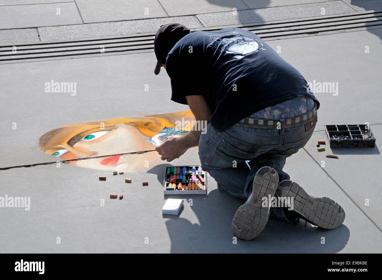 Pavement sidewalk street hi-res stock photography and images - Alamy