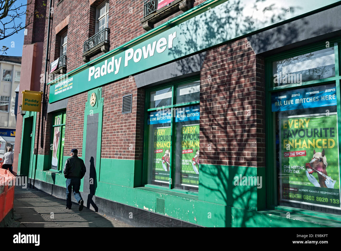 paddy power bookie bookmaker wolverhampton Stock Photo - Alamy