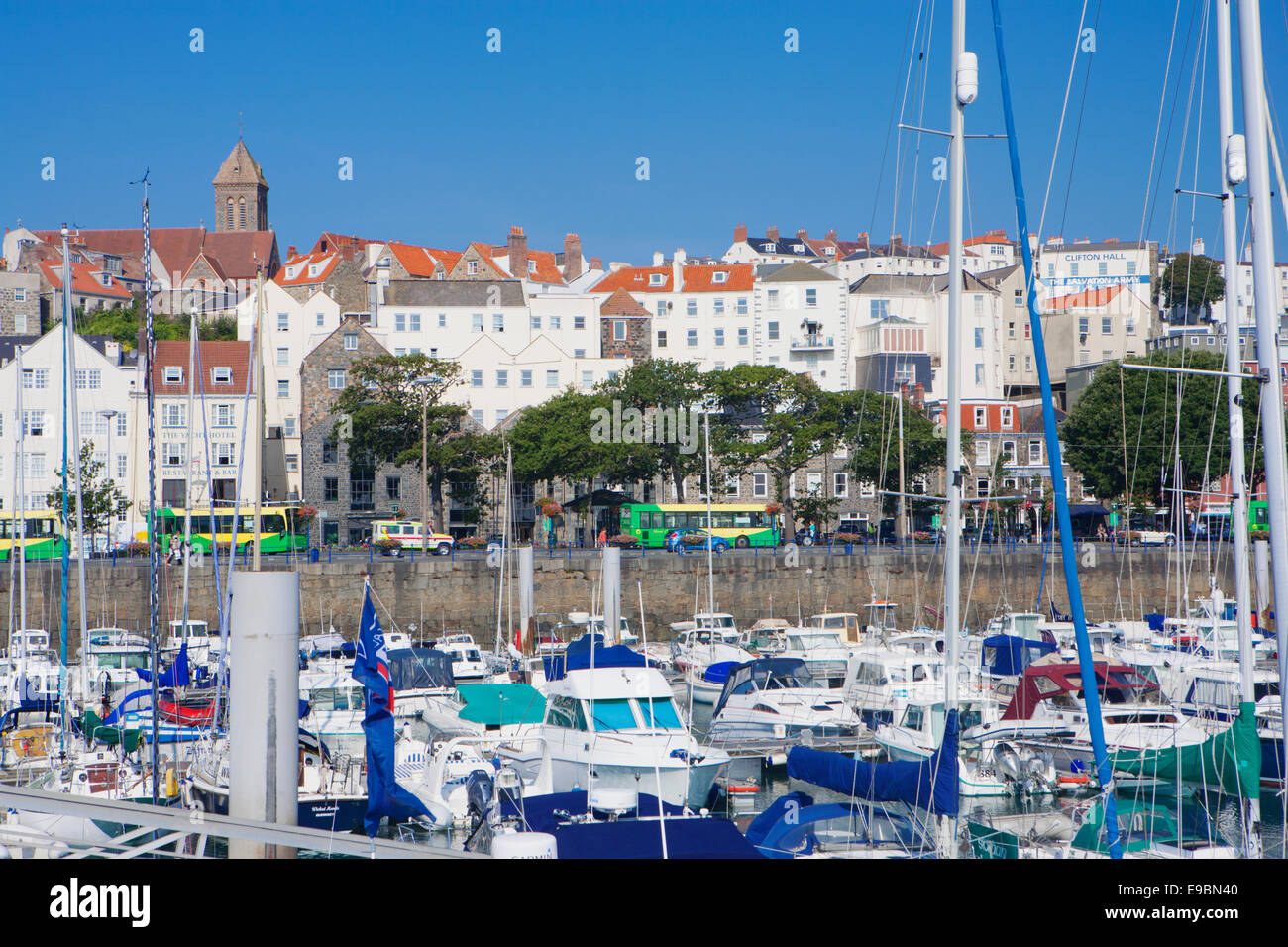 ST PETER PORT: HARBOUR AREA AND ALBERT MARINA Stock Photo - Alamy