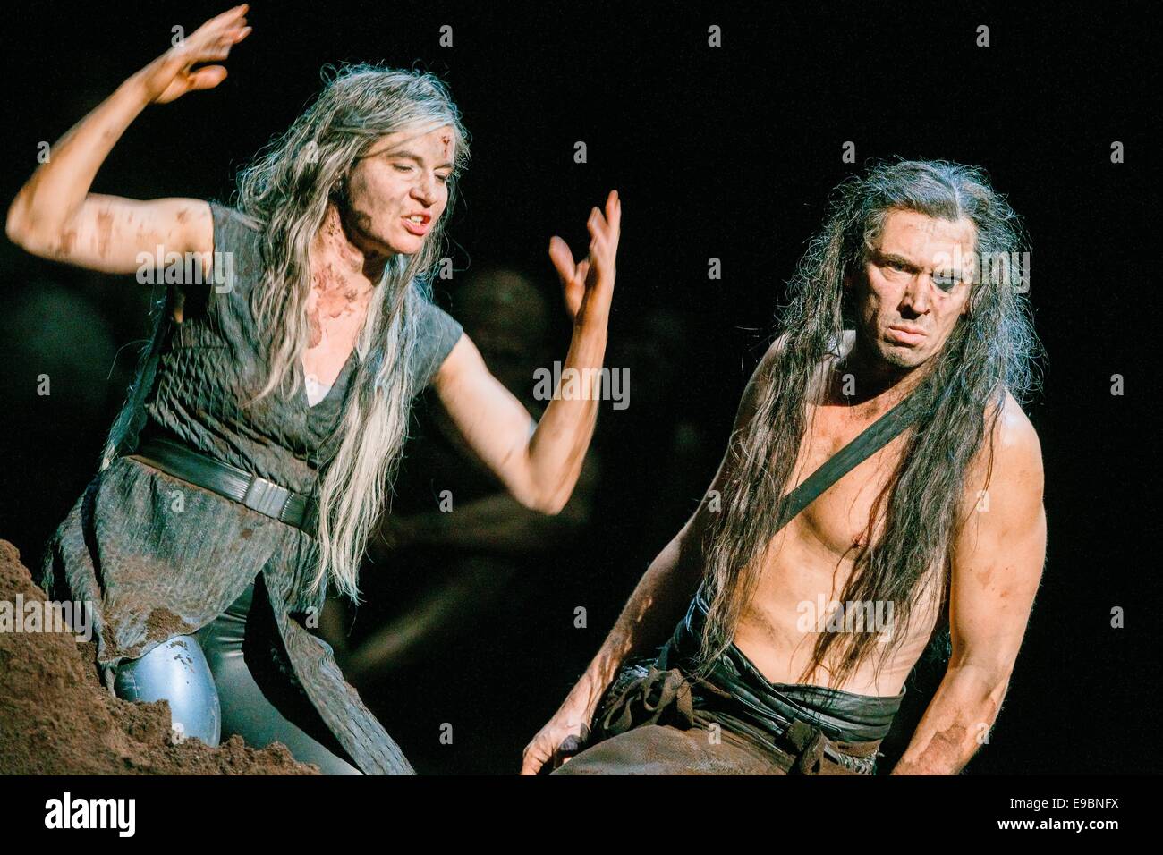 Hamburg, Germany. 23rd Oct, 2014. Actors Katherine Seifert (l ...