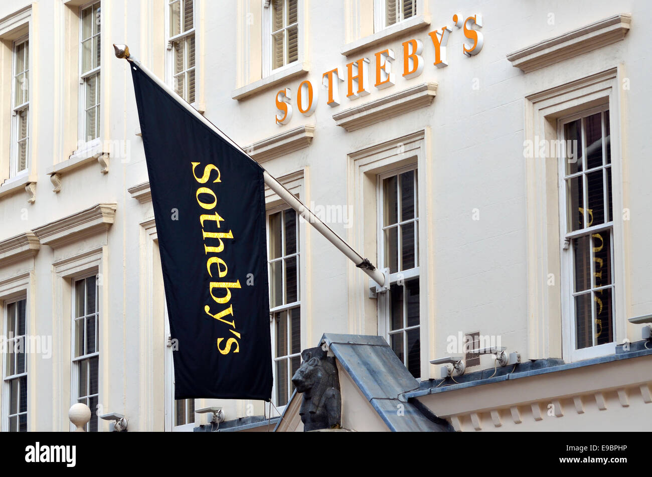 Southebys auction house london hi-res stock photography and images - Alamy