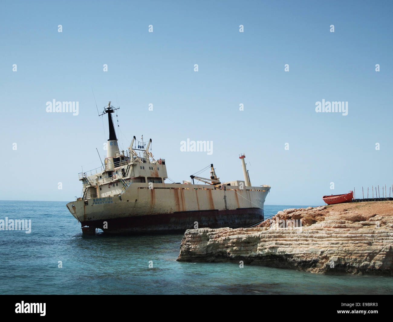 Grounded ship hi-res stock photography and images - Alamy