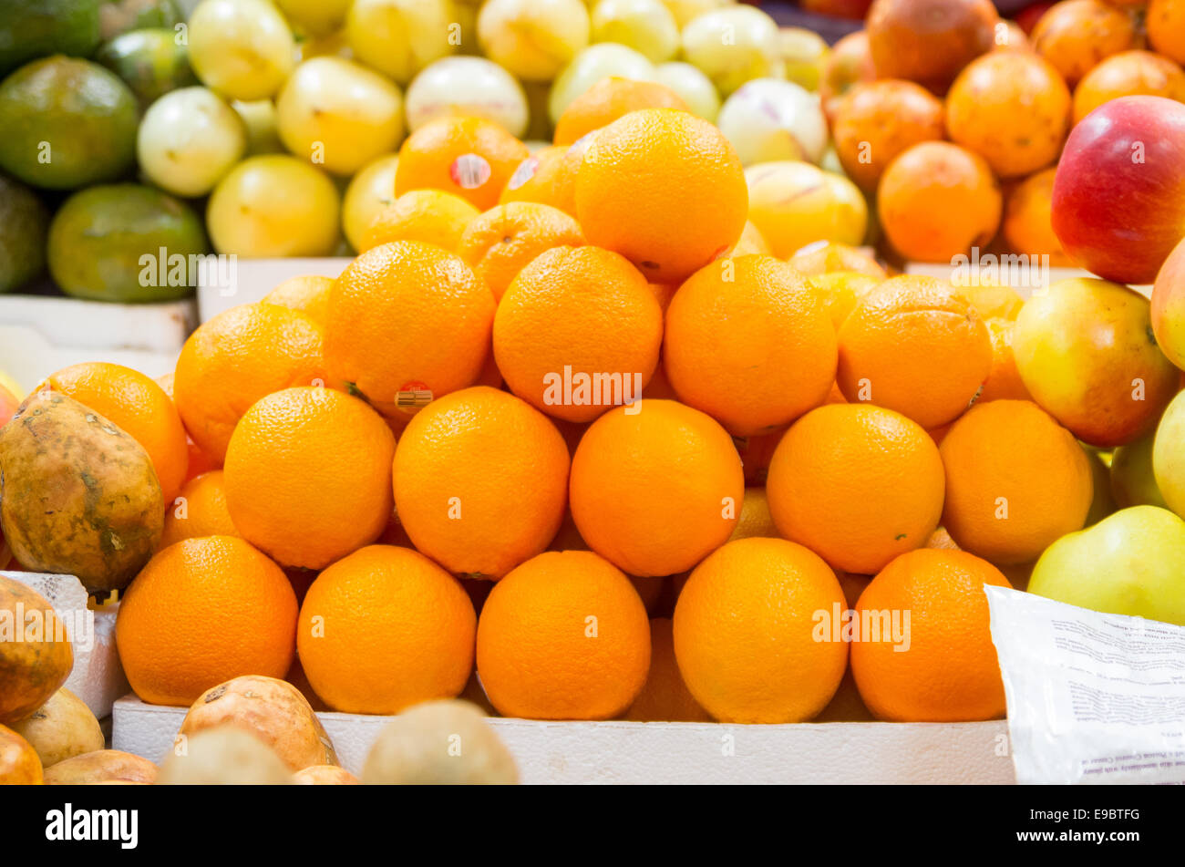 oranges in market Stock Photo - Alamy