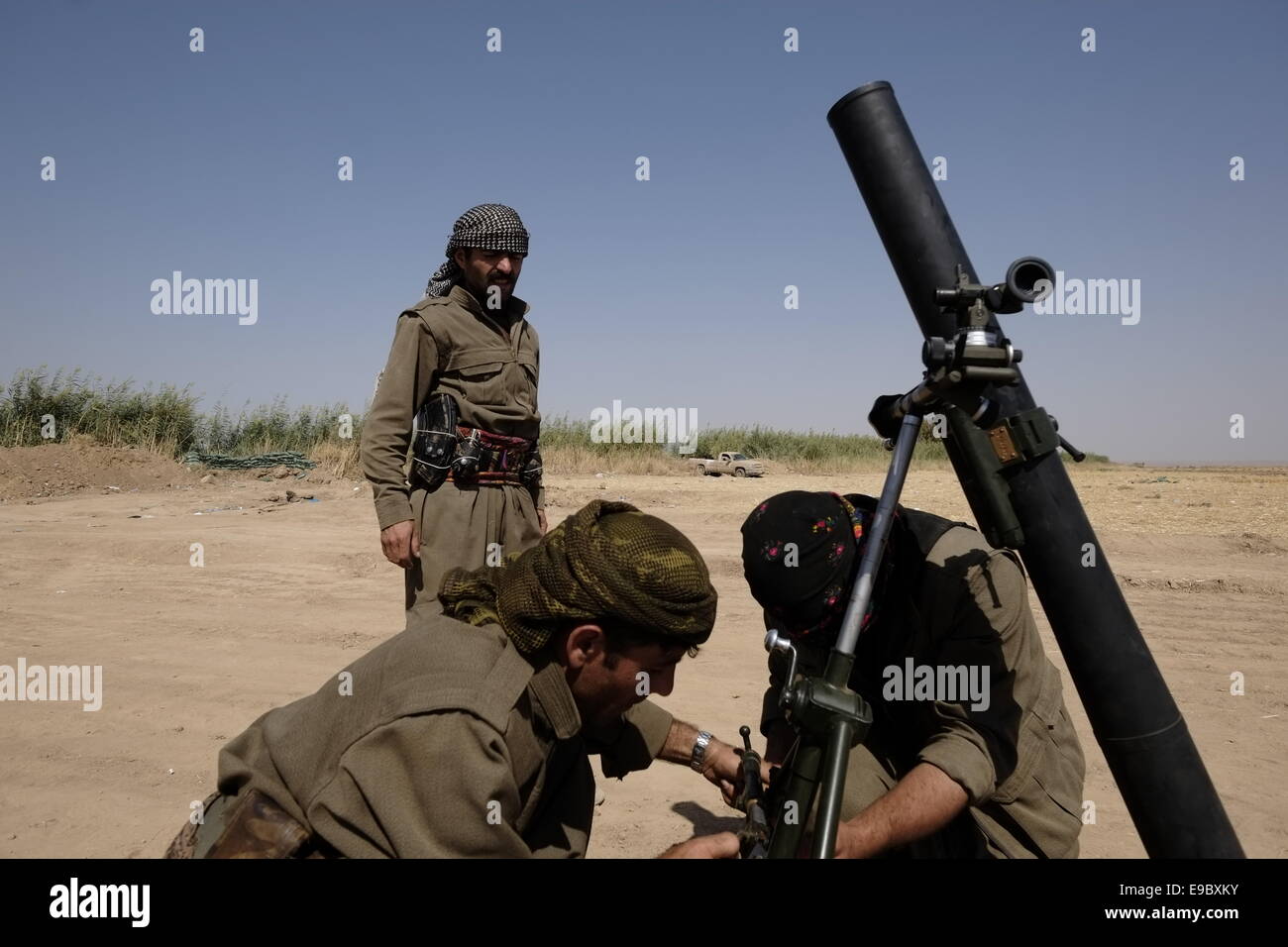 Isis fighter shoot hi-res stock photography and images - Alamy